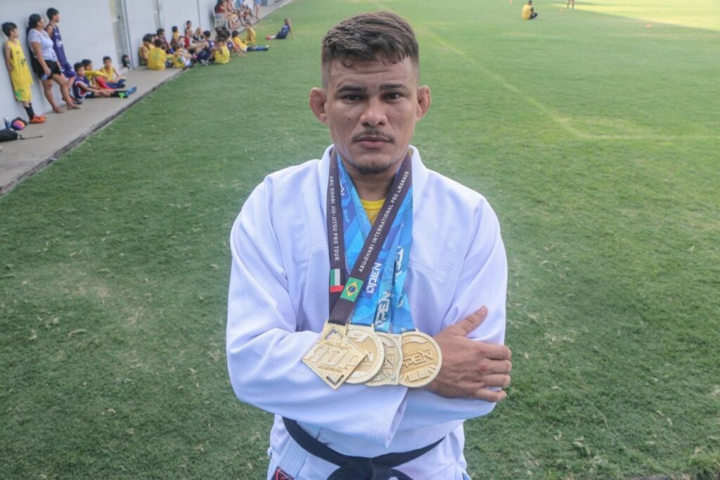 Dia do Jiu-jitsu: Professor do Projeto Formando Campeões é referência para atletas de base