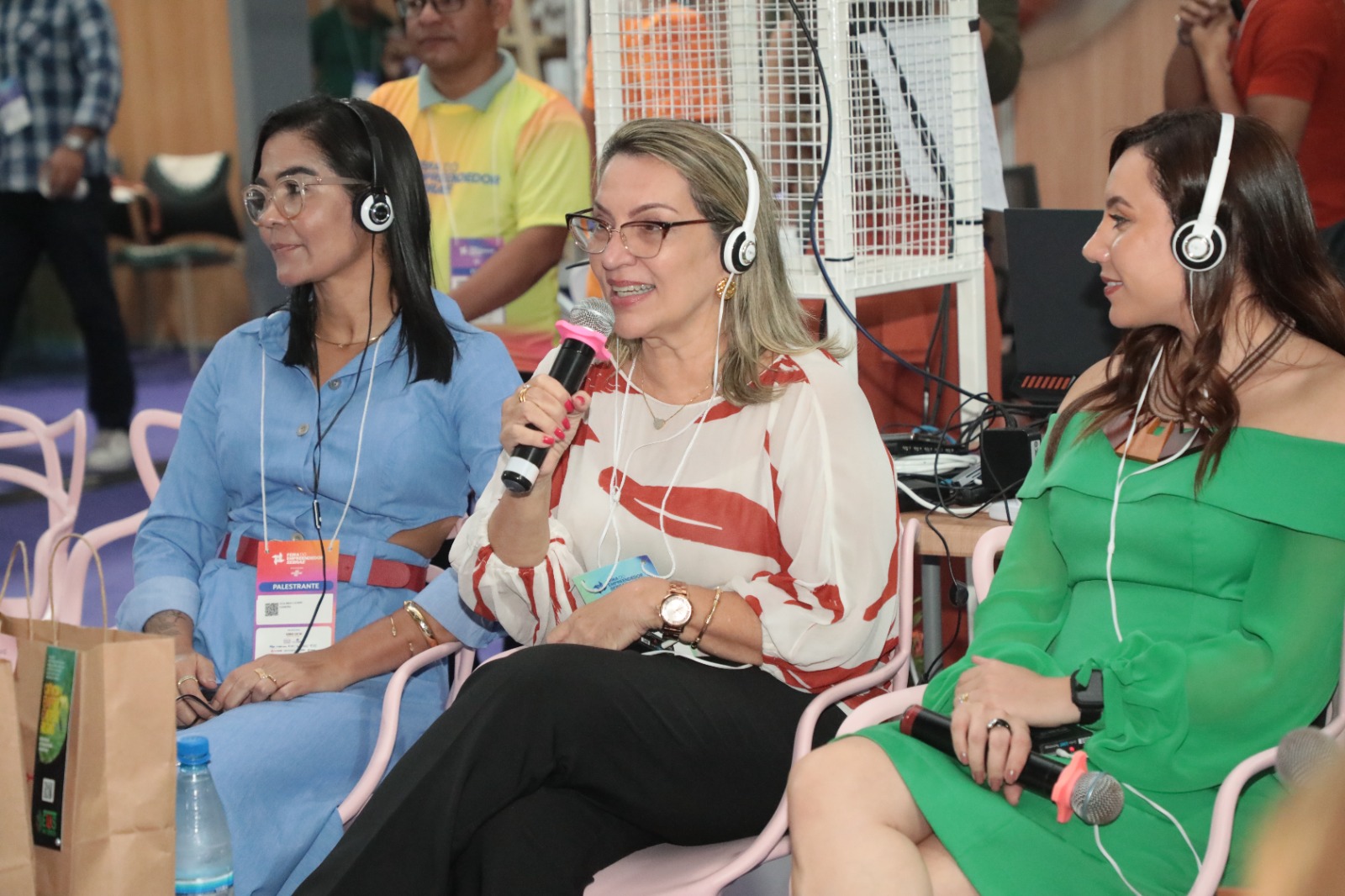 Ações da Fapeam de incentivo à formação de recursos humanos e de ...