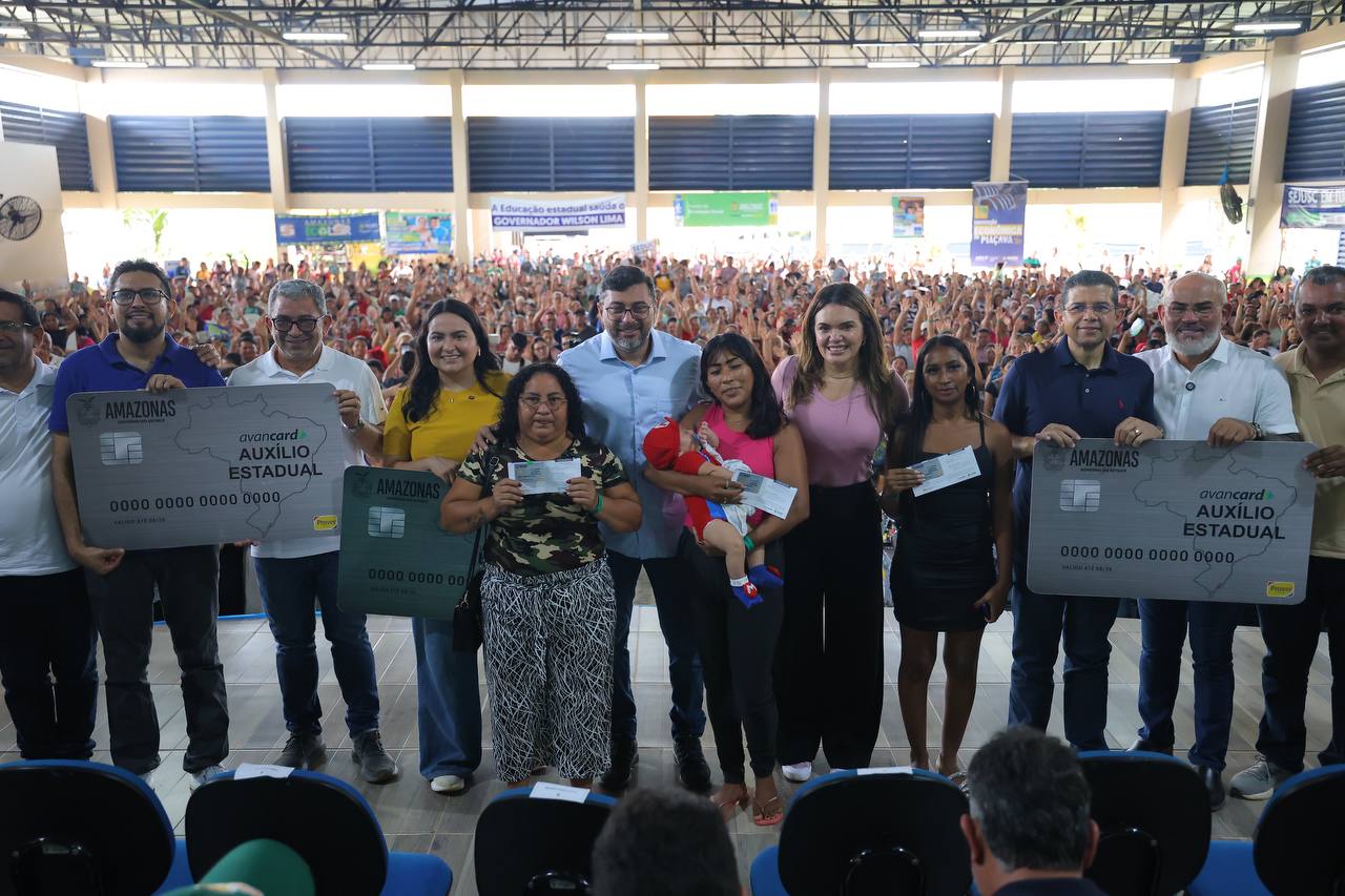 Governador Wilson Lima entrega 500 cartões do Auxílio Estadual e ...